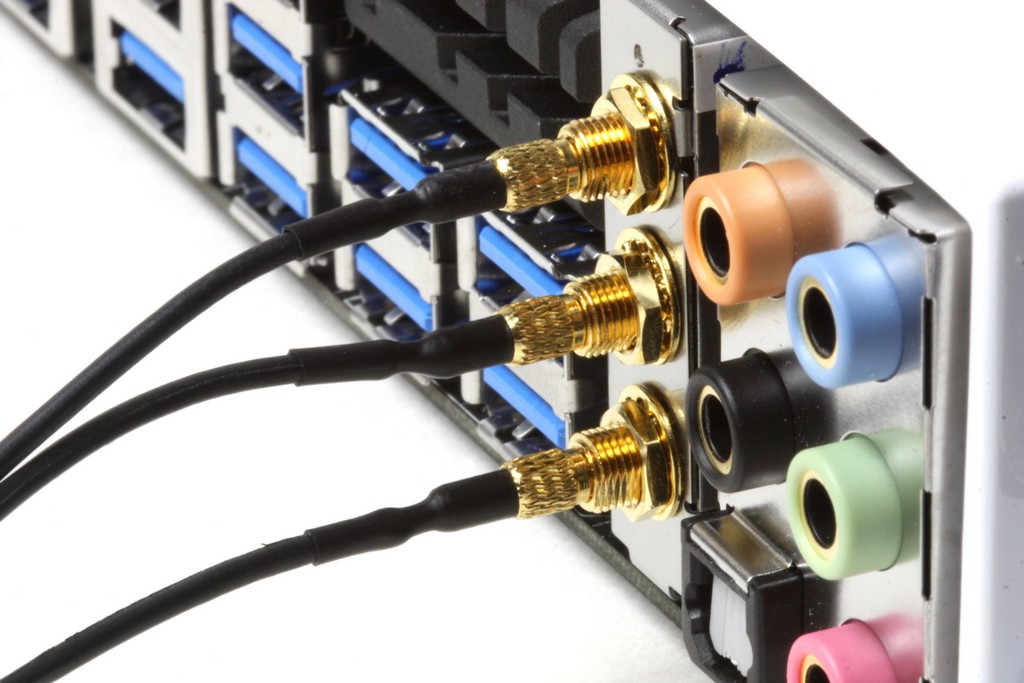 ASUS X99 Deluxe - A new look and features for ASUS X99! - Bjorn3D.com